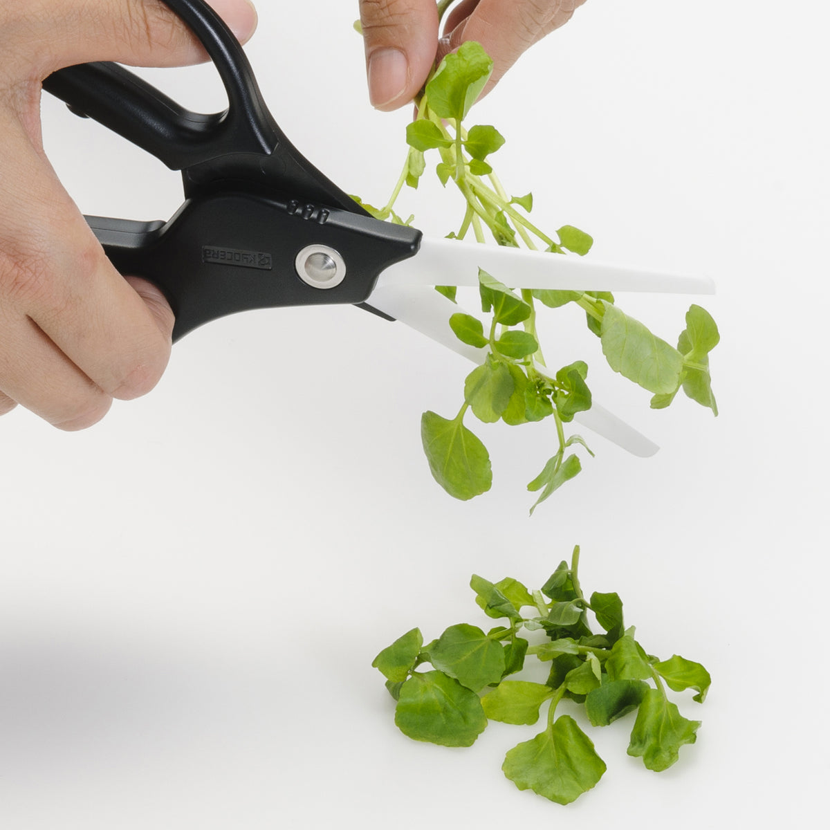 Kitchen Scissors with extremely sharp ceramic blades – Kyocera Messer